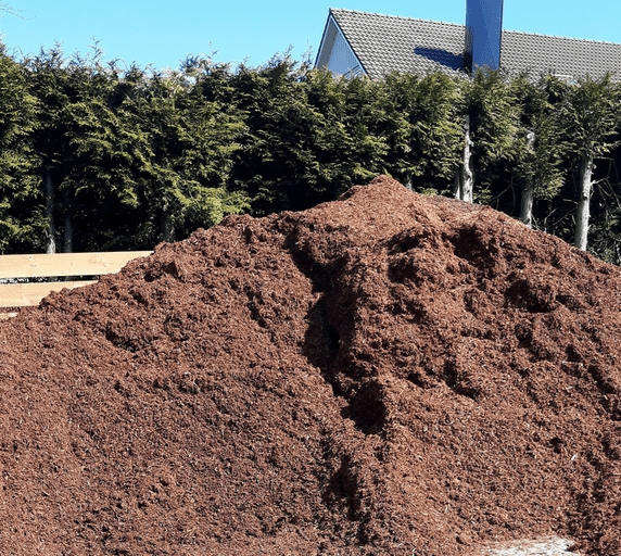 Prydbark av gran | Fyringsved, pizzaovn, bark og hage!